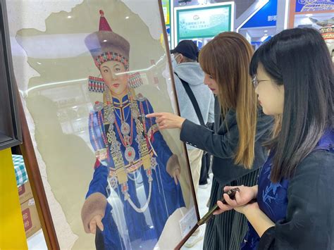 北疆文化神州行民族艺术瑰宝非遗计氏羊皮画羊皮书画纸项目荣获第五届长三角文博会金灯塔奖 北疆文化 内蒙古新闻网