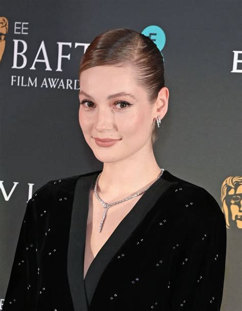 Hannah Dodd Londres Pour Les British Academy Film Awards