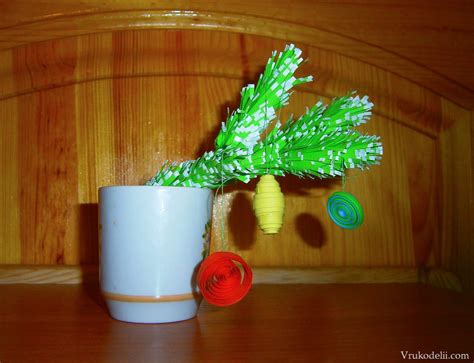 Еловая веточка с игрушками Квиллинг В рукоделии