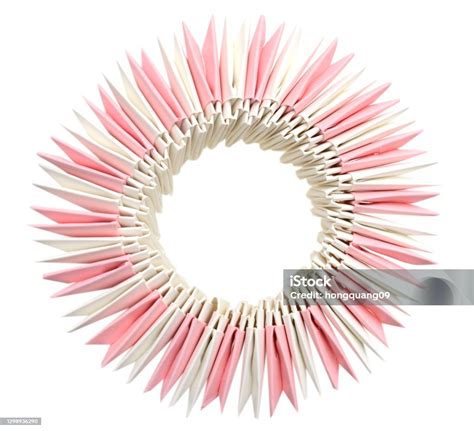 접힌 종이 가색 흰색 배경이 있는 종이 접기 원 모양 개념 개념에 대한 스톡 사진 및 기타 이미지 개념 개념과 주제 그늘 Istock