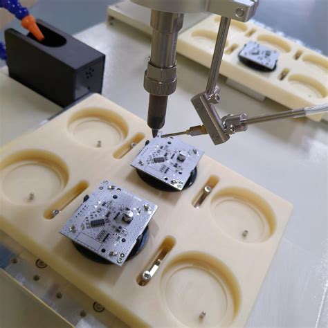 중국 제조업체의 빠르고 정확한 Pcb 용접을위한 단일 철 팁이있는 이중 스테이션 로봇 납땜 시스템 Bobang Automation