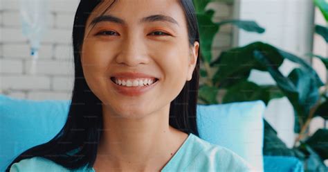 병원 병동에서 잘 개선되는 행복한 환자 건강 관리 의료 및 좋은 병원 서비스 개념 사진 Unsplash의 태국 이미지