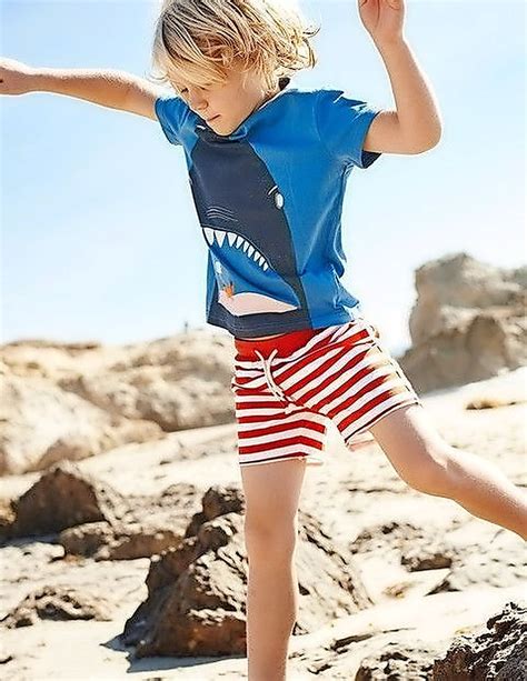 Мальчики в шортах на море 40 фото