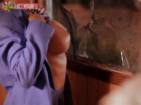 Tonie Perensky Nua Em Texas Chainsaw Massacre The Next Generation