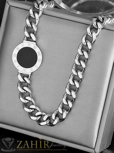 Изящен моден медальон 2 см на класическа верижка 45 5 см от неръждаема стомана широка 0 6 см