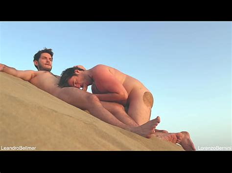 Mamada Gay En La Playa Nudista Y Casi Me Pillan XVIDEOS COM