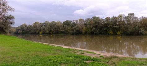 Відбір проб води на транскордонних водотоках « Басейнове управління водних ресурсів річки Тиса