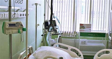 Годовалая девочка разлила на себя горячий кофе и оказалась в реанимации Новости Mail