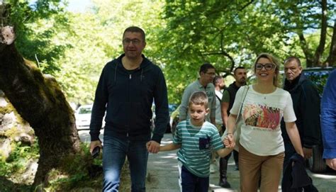 Мицкоски денеска со семејството ја посети кулата Пирго средновековна кула која се наоѓа во