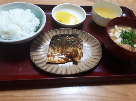 「鯖の味噌煮込み定食（風立ちぬを想い）」のレシピを紹介します。 渡邉医院