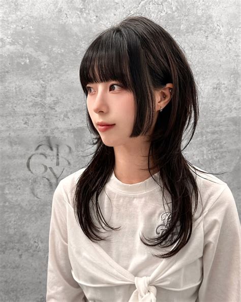 홍대 아르결 실장 디큐ㅣ허쉬펌 허쉬컷 슬릭컷 슬릭펌 레이어드컷 레이어드펌 페이스라인을 따라 흐르는 감각적인 텍스쳐🤍 11문의는 Dm 예약은 프로필링크로 방문주세요🫶🏻