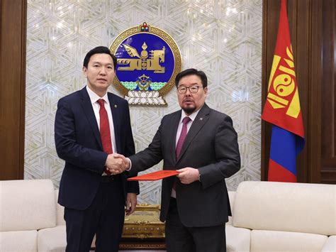 Мэдээллийн технологийн үйлдвэрлэлийг дэмжих тухай хуулийн төслийг УИХ д өргөн мэдүүлэв Isee Mn