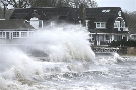 Deadly Storm Knocks Out Power Grounds Flights In Northeastern Us