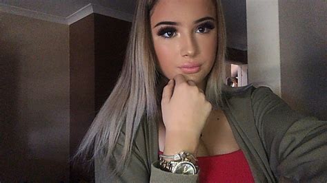 Flex Girl Flex Rselfie