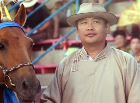 Б Наранхүү “Монголд” ганц барилга барина