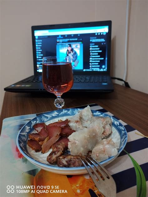 ДОМАШНА РАКИЯ Айде наздраве и от мен че минавам на вино 😃🥂