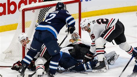 Уинипег измъкна победата над Чикаго в рамките на три минути Елиас Петерсон с гол за историята