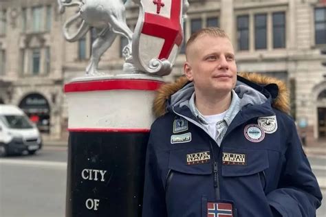 Белорусский комик Слава Комиссаренко заявил что живёт в Европе непонятно где