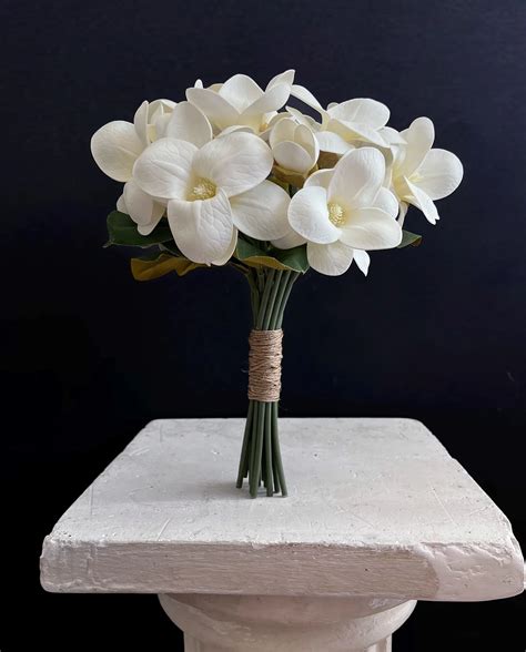 Beyaz Manolya Gelin Çiçeği Buket Sanatı