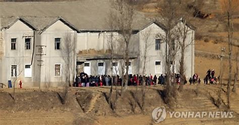 김정은 생일 앞둔 북한 해물마을