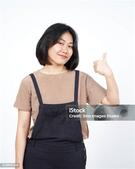 흰색 배경에 고립된 아름다운 아시아 여성의 엄지손가락 표시 표시 20 24세에 대한 스톡 사진 및 기타 이미지 20 24세 광고 긍정적인 감정 표현 Istock