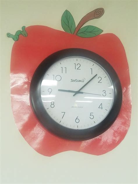 Pin Von Kimberly Webster Auf Preschool Wallbulletin Boardclock Designs