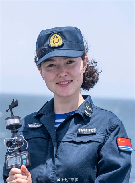 军营里的她们笑容太治愈了