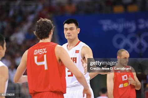 251 Yao Ming Pau Gasol Photos And High Res Pictures Getty Images