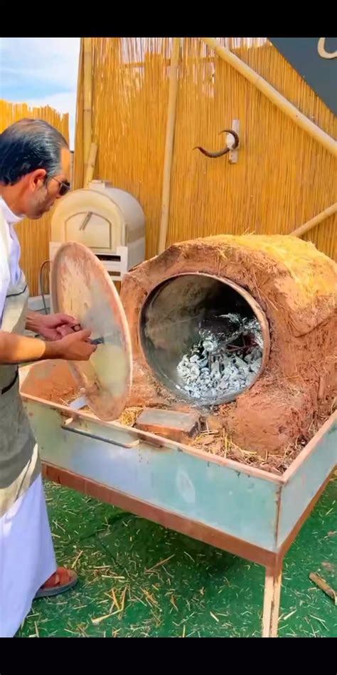 দেখুন সৌদি আরবের পাহাড়ি অঞ্চলের মানুষের বিশেষ মাটির চুলায় রান্নার