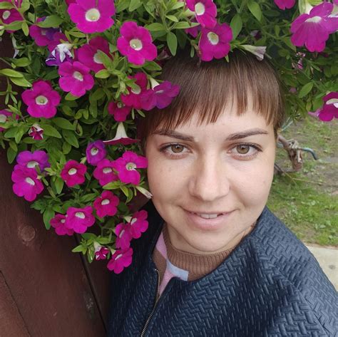 Хлороз на петунії не такий і страшний Головне не заливати рослини і підживити їх залізом в