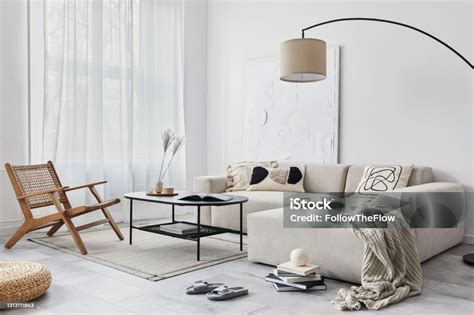 디자인 모듈식 소파 블랙 커피 테이블 램프 안락의자 장식 예술 회화 및 현대적인 홈 장식으로 우아한 개인 액세서리가있는 거실의