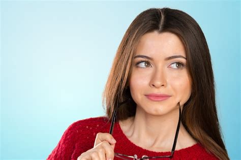 Premium Photo Portrait Of Happy Smiling Young Business Woman In Glasses