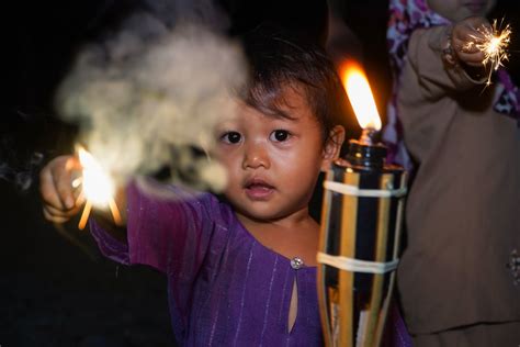 Budak Main Bunga Api Kartun Bunga Api Malam Raya Mohd Shafizadzhar