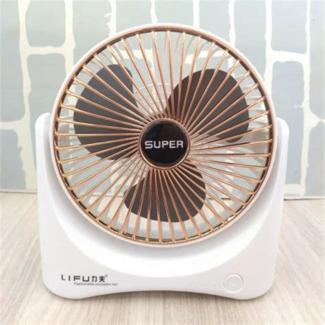 ไหม่ พัดลม พัดลมตั้งโต๊ะ พัดลมขนาด 6 5นิ้ว ชาร์จแบตได้ เสียบusbได้ พัดลมขนาดพกพา มีแบตในตัว