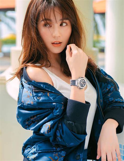 Ngọc Trinh Sexy Khoe Loạt Hàng Hiệu đắt Tiền Khiến Nhiều Người Mê Mệt