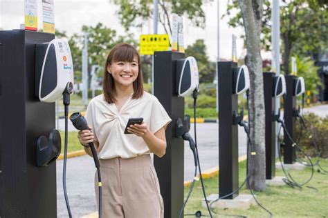 Shell Launches Singapores First Standalone Shell Select Store At