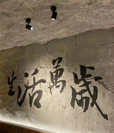 分手后会很上进，没空emo的星座女生。水瓶座女生：她们会拼命充实自己的生活，让自己越来越好。摩羯座女生：分手了反而有更多的时间可以用来提升自己