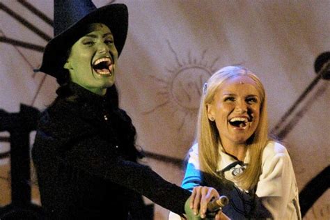 Wicked Original Stars Kristin Chenoweth And Idina Menzel Reunite At