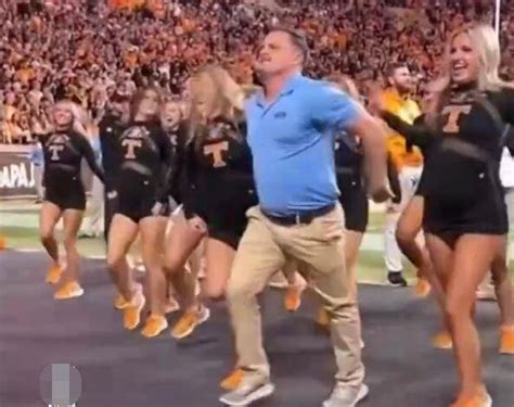 油腻大叔搅局美女啦啦队，结果画风突变…… 凤凰网视频 凤凰网