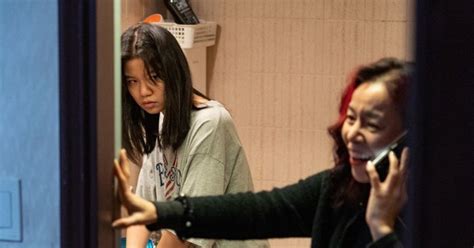 [d 현장] 가장 가깝고도 먼 같은 속옷을 입는 두 여자…탁월한 심리묘사로 정주행