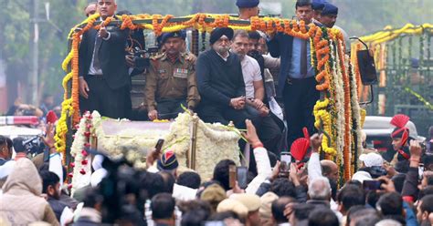 منموہن سنگھ سے قبل بھی کئی وزرائے اعظم کو عوام نے نم آنکھوں سے کہا تھا الوداع، آئیے ڈالیں آخری