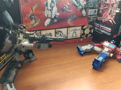 Pin By Nick On Transformers Transformers Master Chief Sci