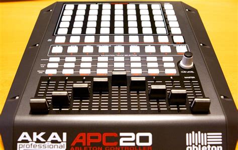 Akai APC 20 Review Live At Your Finger Tips Audiofanzine