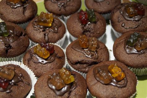 무료 이미지 생기게 하다 갈색 초콜릿 컵 케익 빵 굽기 디저트 패스트리 착빙 사탕 타르트 훌륭하게 꾸민 단맛 혜택 턱 구운 식품 섬세 작은