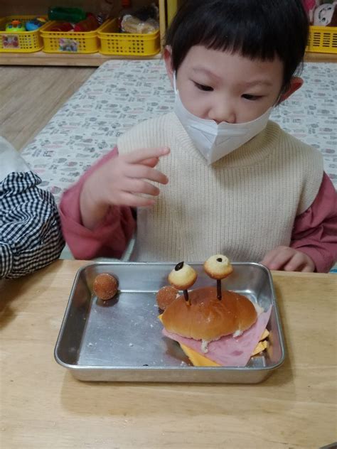 요리활동 개구리 햄버거 만들기 만1세 튜브1 2반 푸른숲어린이집 Kbs 유아교육회 지정원