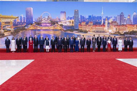 Монгол Улсын Ерөнхийлөгч У Хүрэлсүхийг БНХАУ ын дарга Ши Жиньпин угтлаа