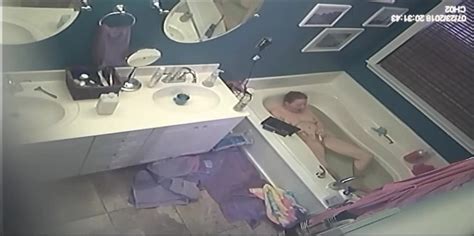 MILF Has Orgasm In Bath With Vibrator ThisVid Com