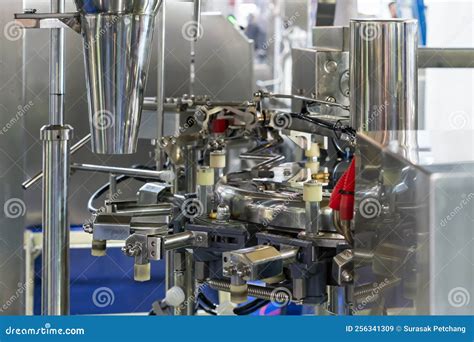 Bottle Capping Royalty Free Stock Image 100647940