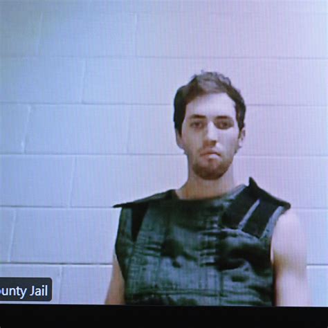 Did Taylor Swift Get A Boob Job A Plastic Surgeon Weighs In Life And Style