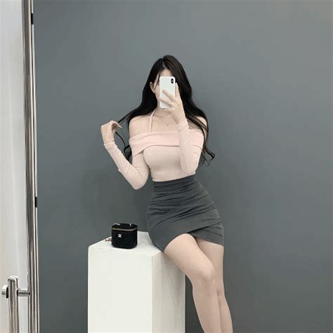 섹시글램ღ 여리쫀쫀 델린 홀터넥 오프숄더 밑단 사선 트임 크롭 긴팔 티셔츠 5color 에이블리